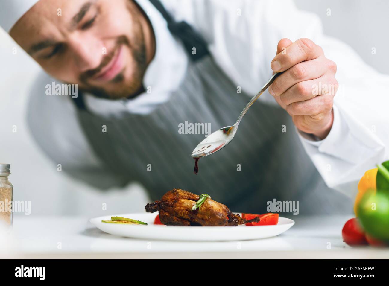Pouring sauce hi-res stock photography and images - Alamy