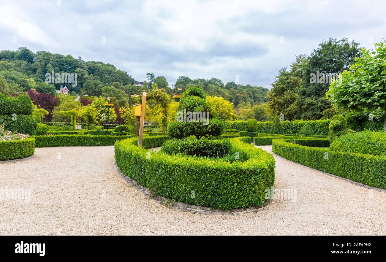 Figures from the bushes in different shapes, park Stock Photo - Alamy