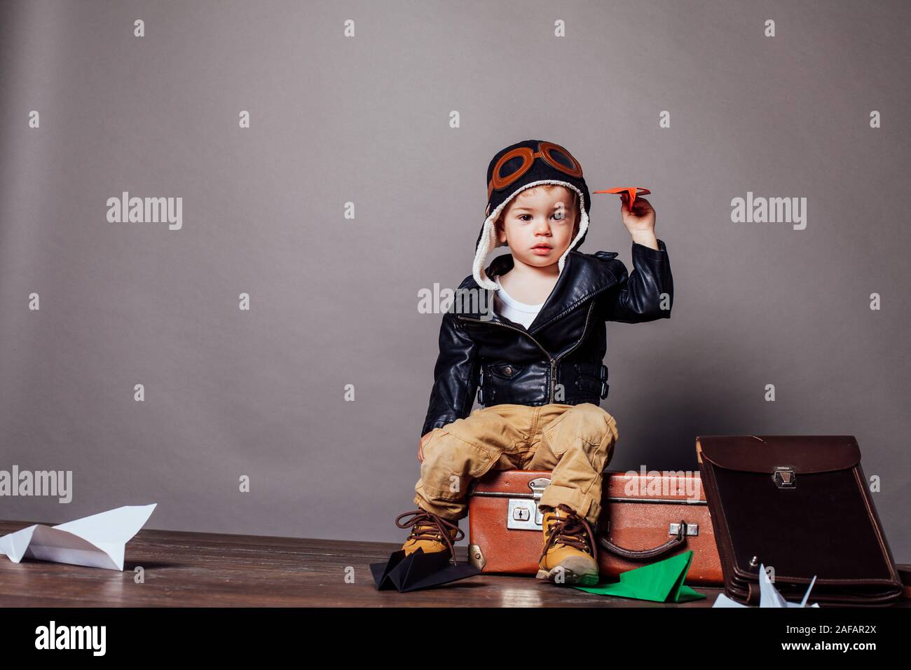 little boy pilot plays in the paper plane Stock Photo - Alamy