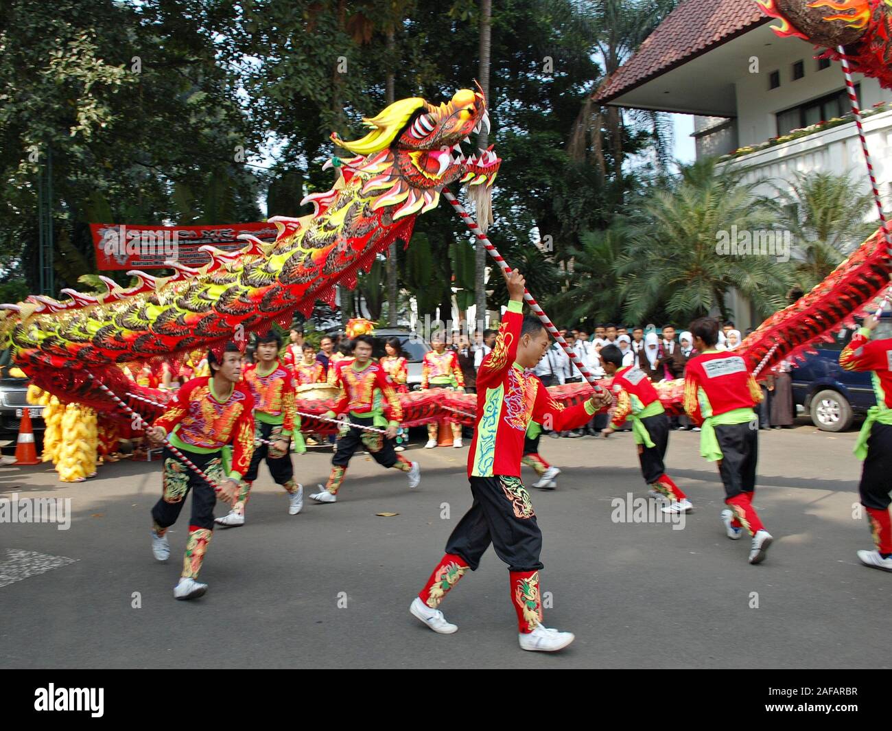 Chinese dragon costume head hi-res stock photography and images - Alamy