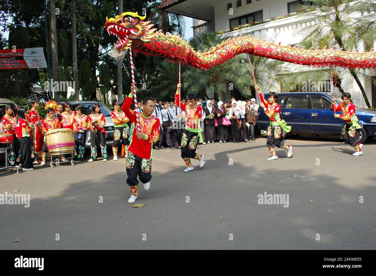 Chinese dragon costume head hi-res stock photography and images - Alamy