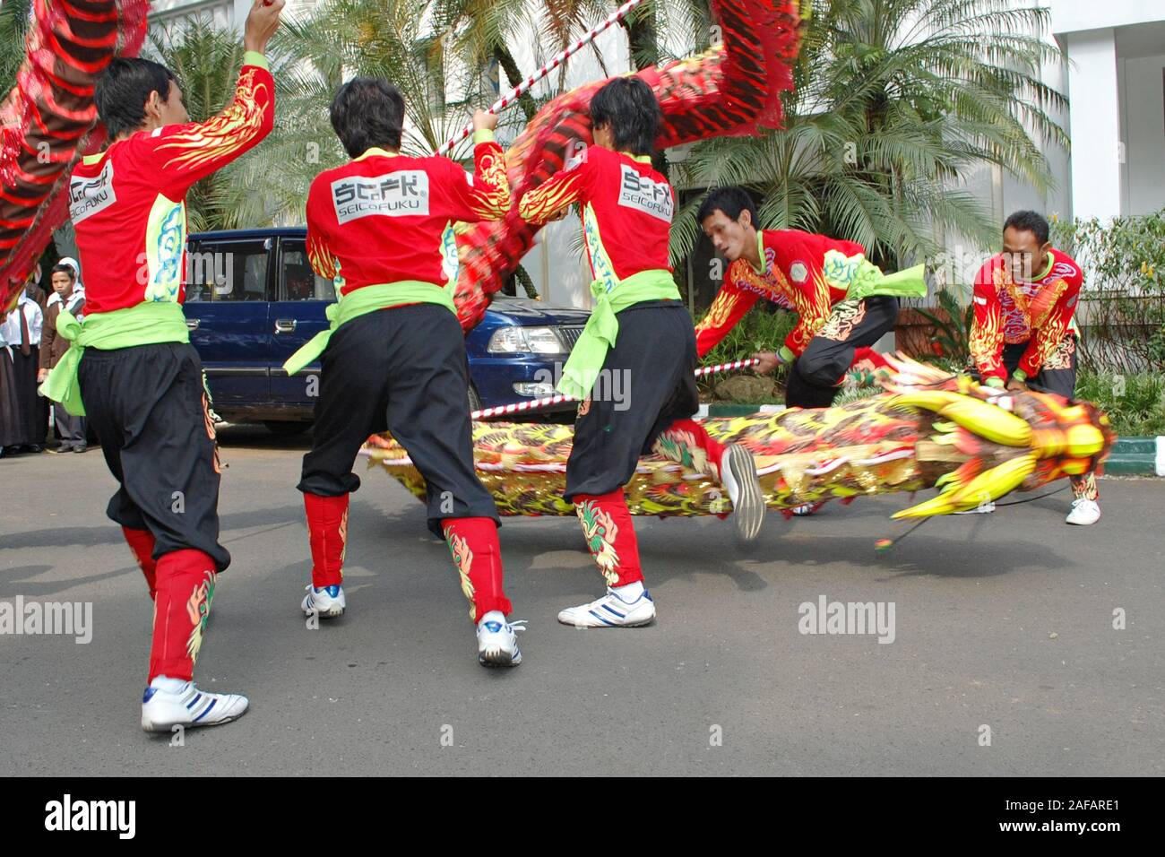 Dragon puppet show in Chinese New Year Festival Stock Photo - Alamy