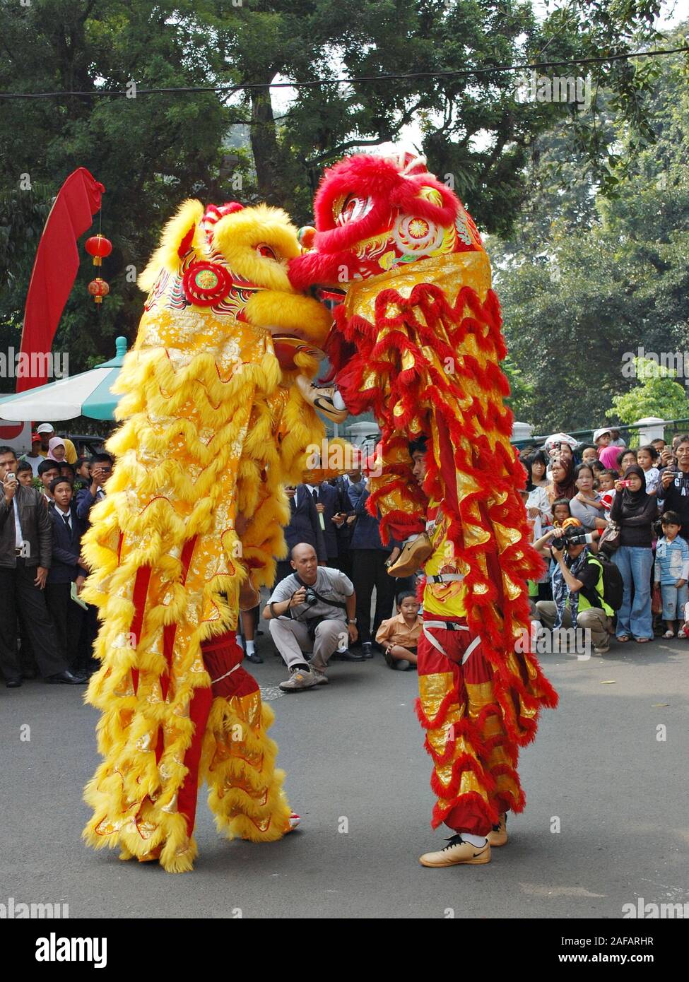 Lion dance puppet show in Chinese New Year Festival Stock Photo - Alamy