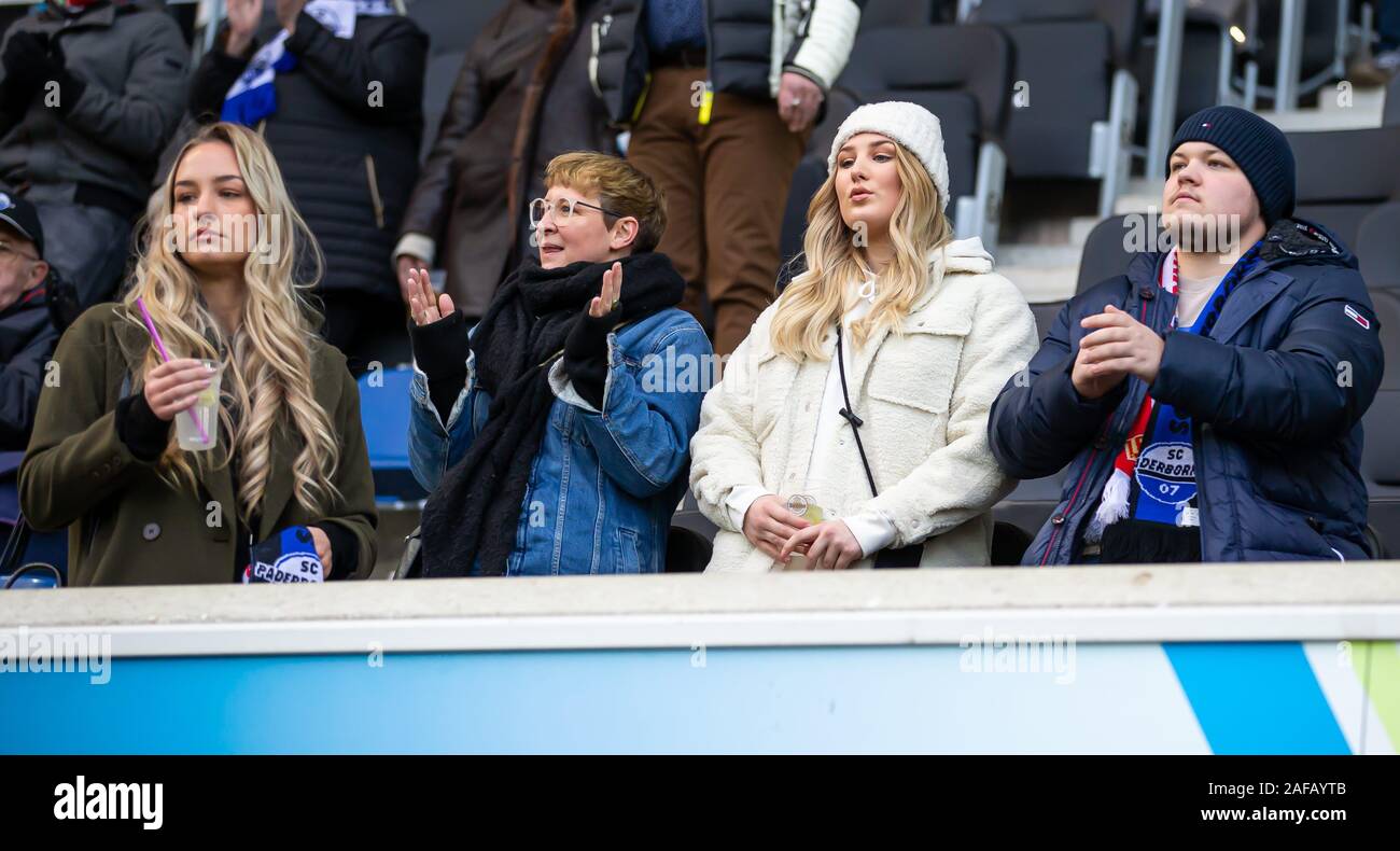 Paderborn, Deutschland. 14th Dec, 2019. firo: 14.12.2019, Fuvuball, 1 ...