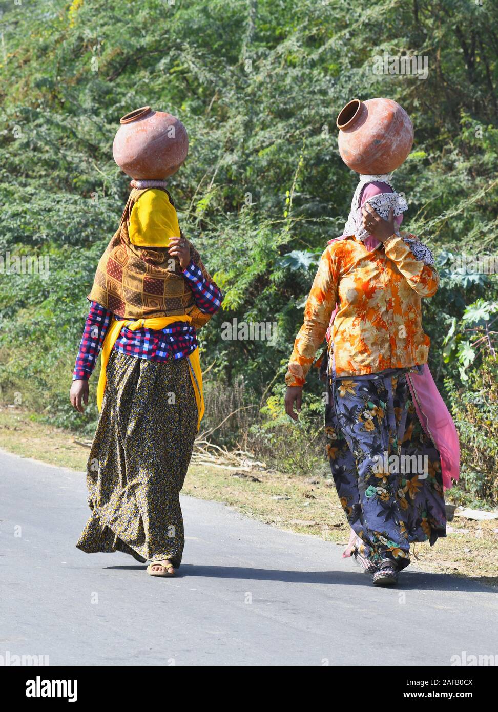 Woman with clay pots on her head hi-res stock photography and images ...