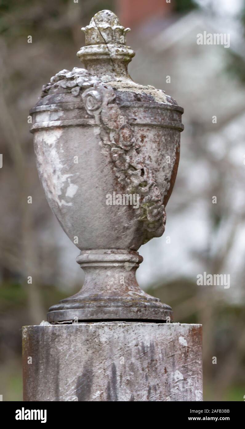 Round stone container hi-res stock photography and images - Alamy