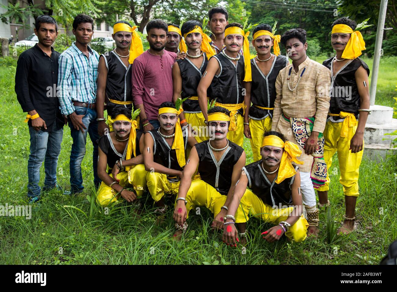 Gond tribe hi-res stock photography and images - Alamy