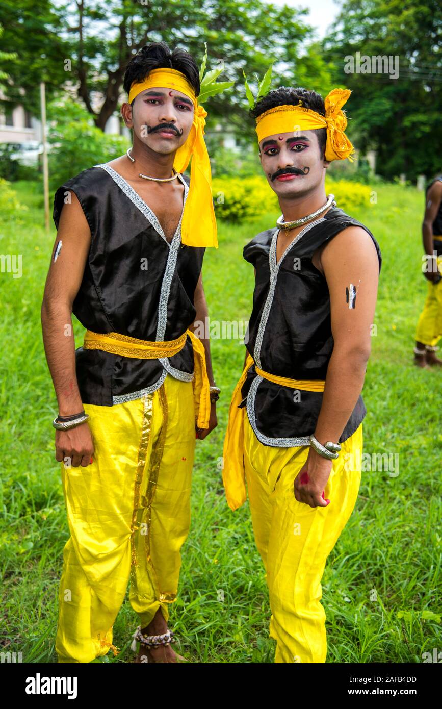 Gond tribe hi-res stock photography and images - Alamy