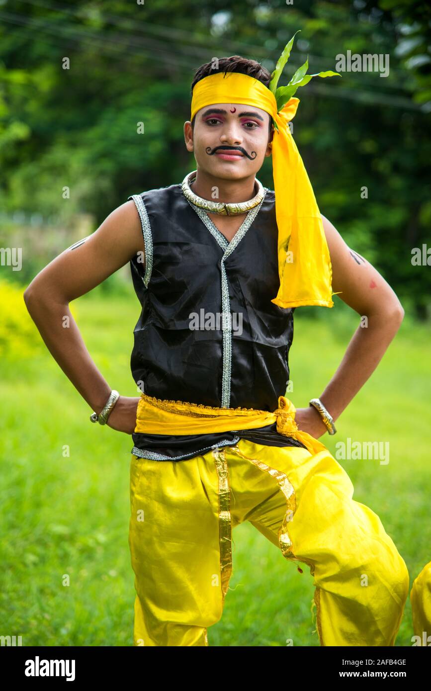 Gond tribe hi-res stock photography and images - Alamy