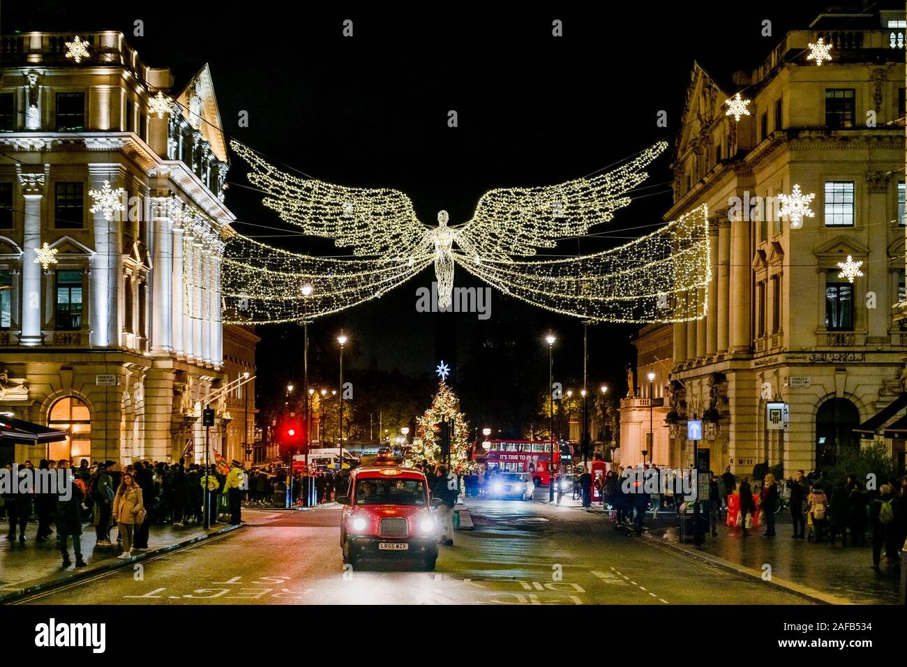 Christmas lights up london hi-res stock photography and images - Alamy