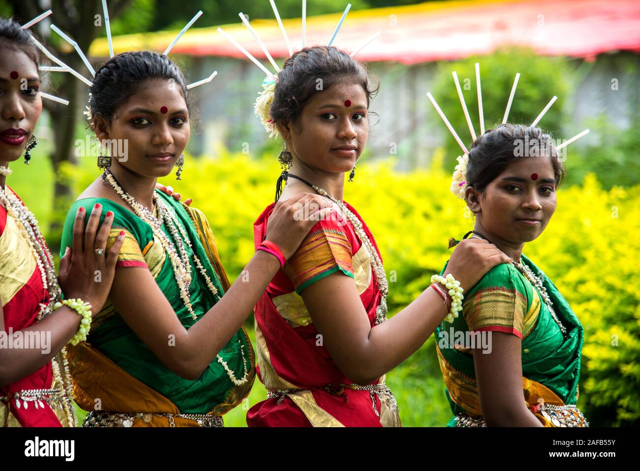 Gond tribe hi-res stock photography and images - Alamy