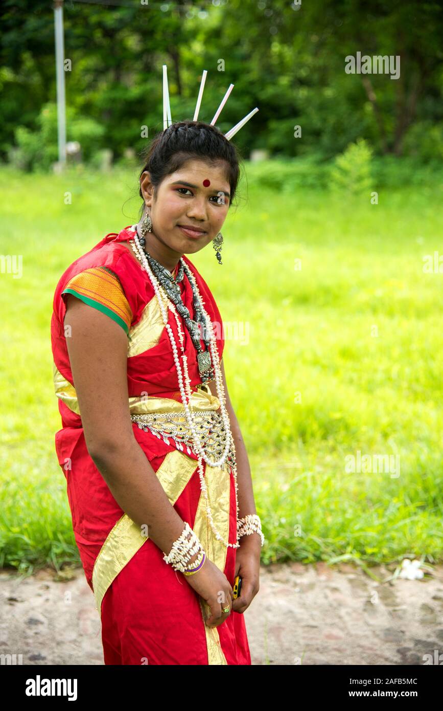 Gond tribe hi-res stock photography and images - Alamy