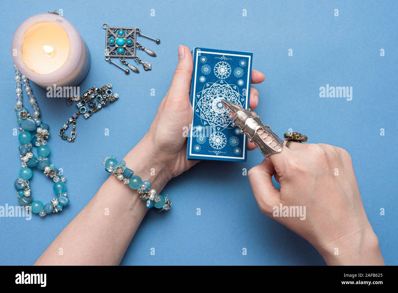 Fortune teller holding a tarot cards in the hands Stock Photo - Alamy