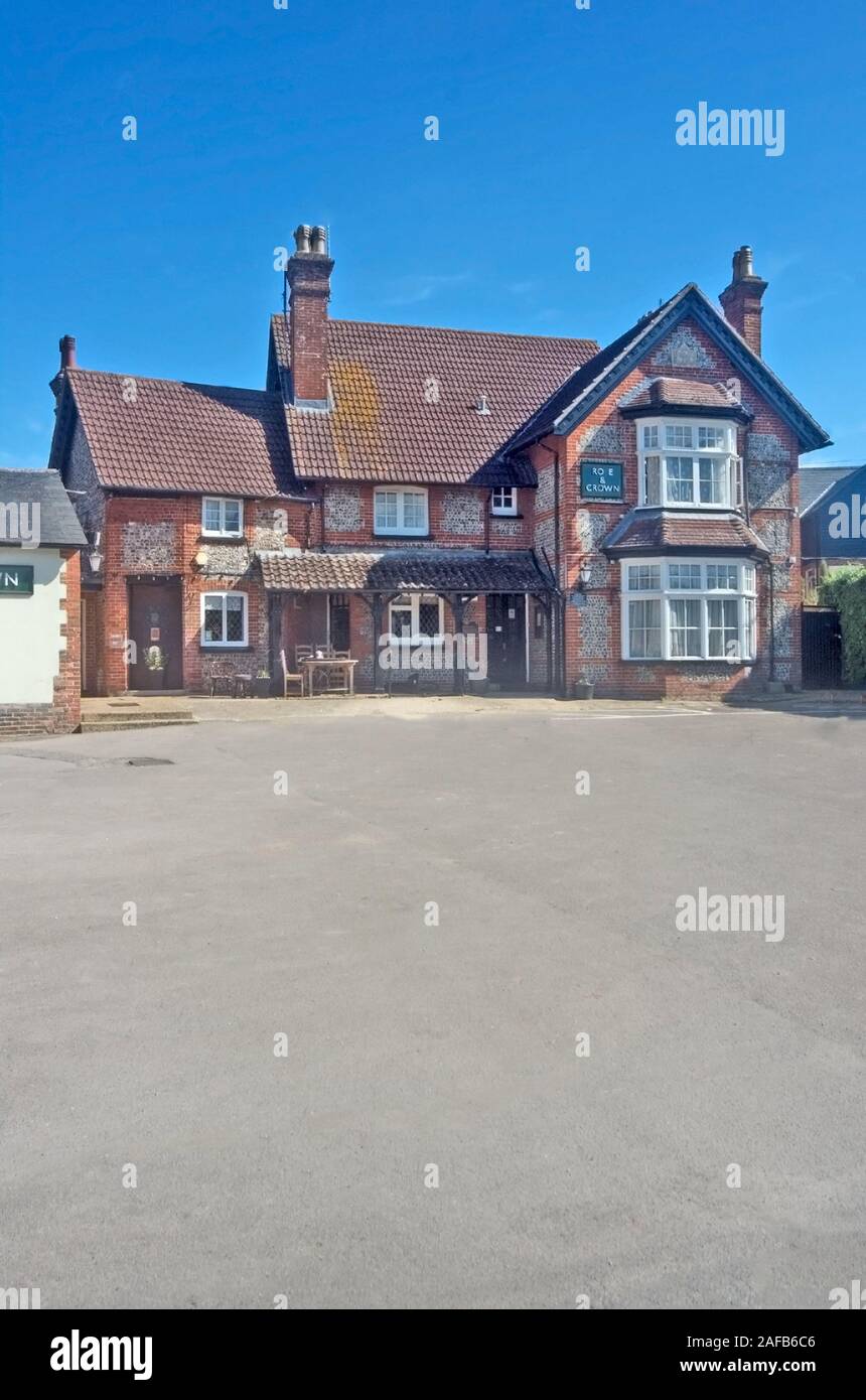 Bulford Village Wiltshire Rose & Crown Stock Photo - Alamy