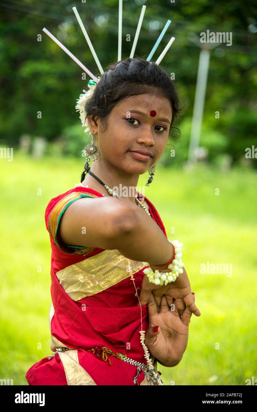 Gondi tribe hi-res stock photography and images - Alamy