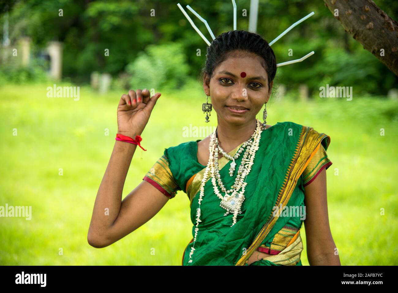 Gond tribe hi-res stock photography and images - Alamy