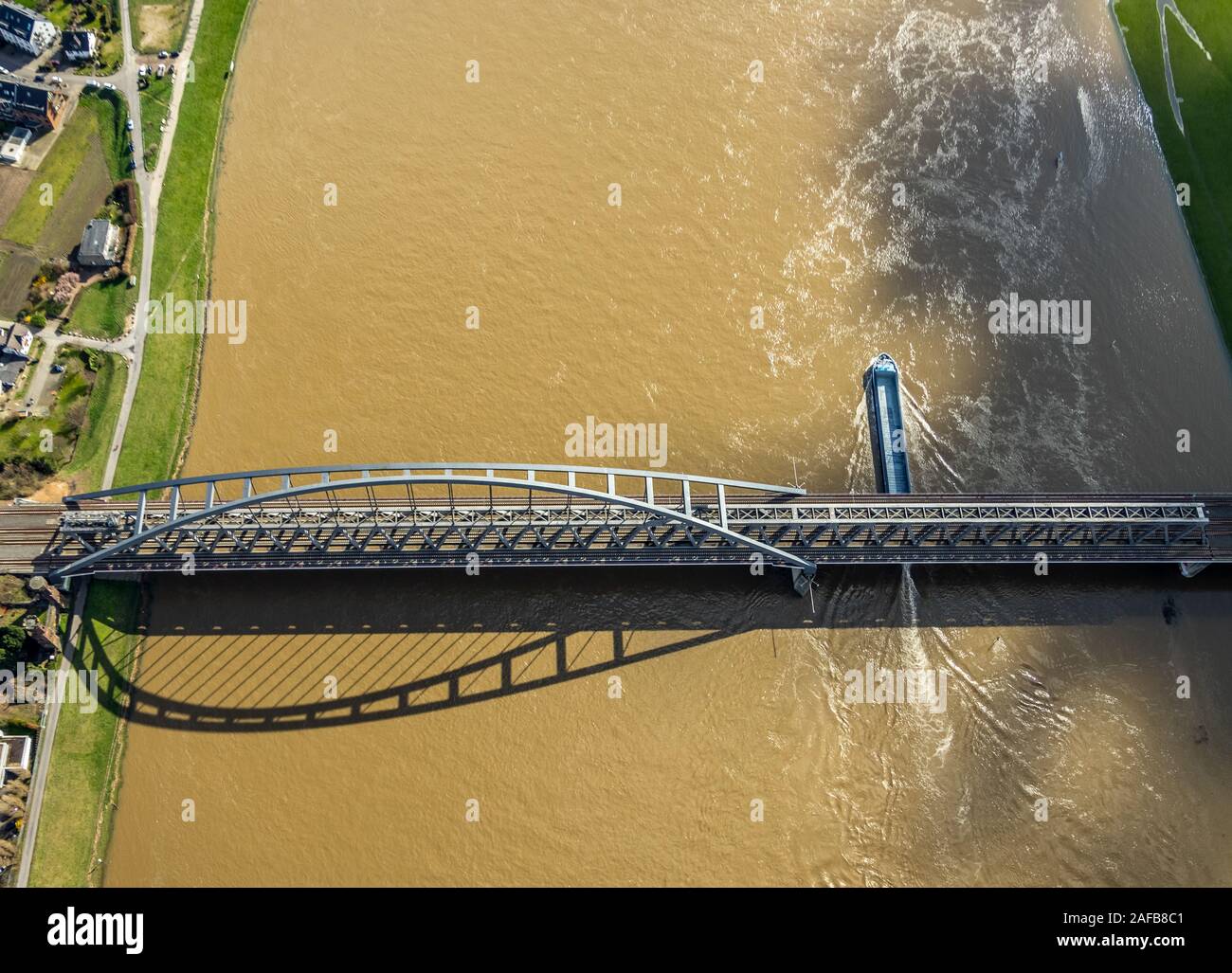 aerial photo, Old Hammer bridge, steel arch bridge between Düsseldorf ...