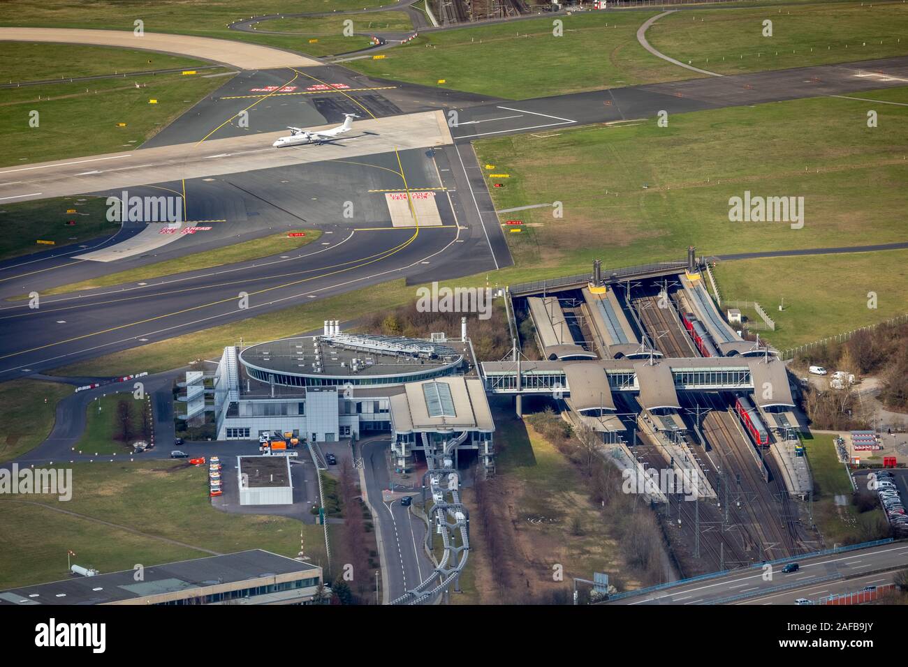 Station de skytrain hi-res stock photography and images - Alamy