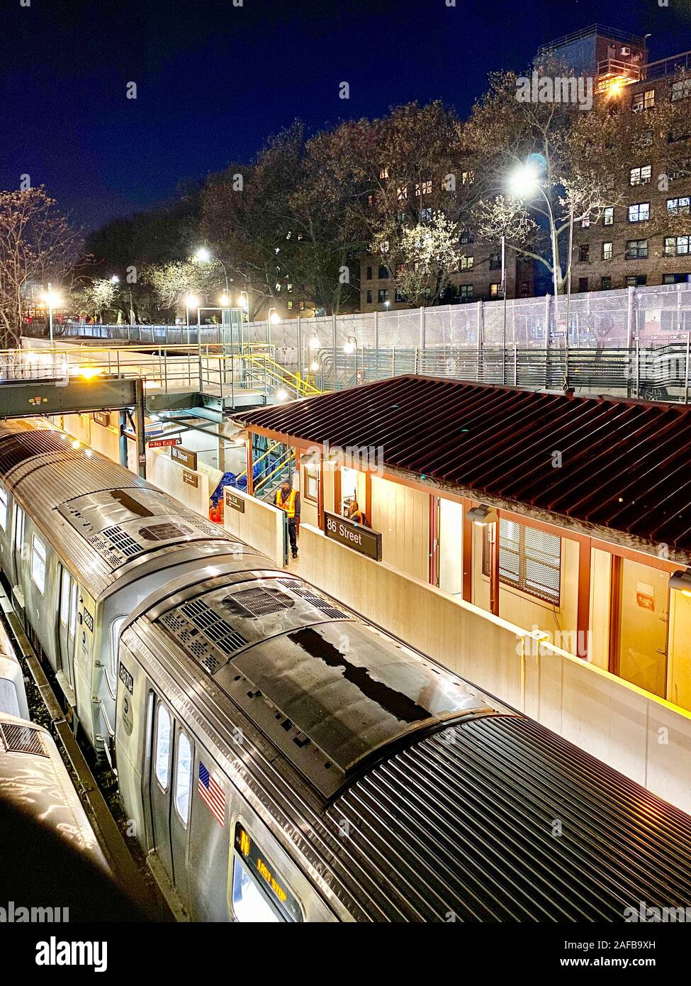 86th street subway station mosaic tile sign hi-res stock photography ...