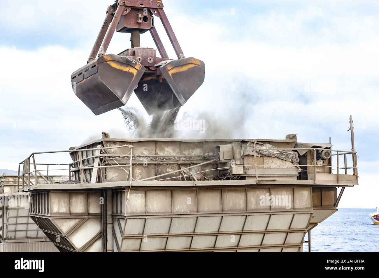 clinker unloading from a vessel container Stock Photo - Alamy