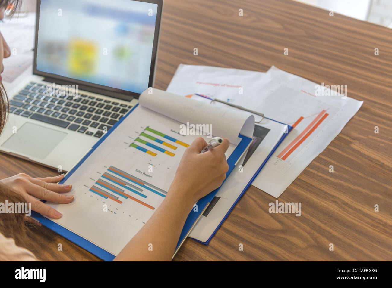 Woman hand writing notes into document Stock Photo - Alamy