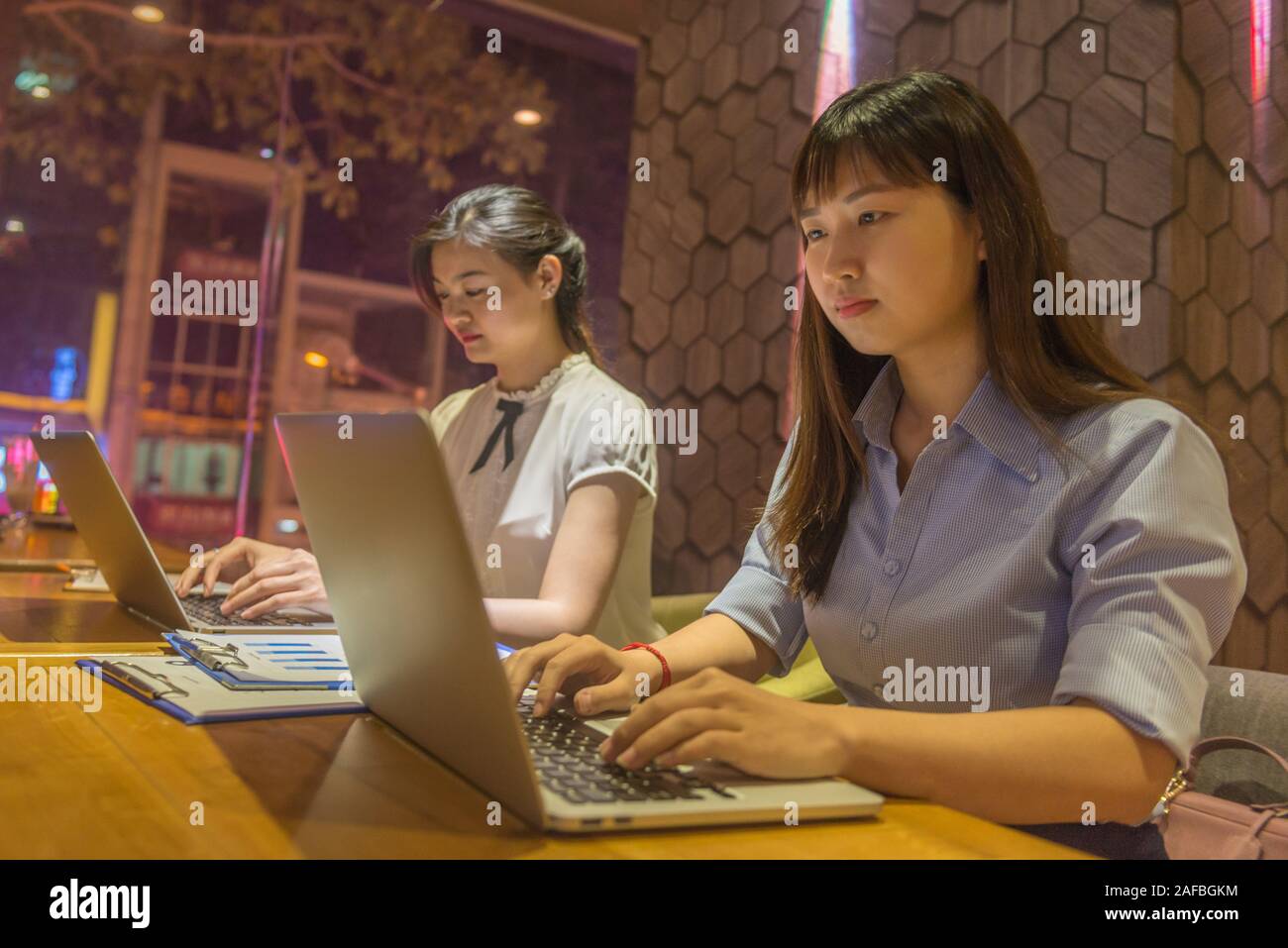 Employees data analysis hi-res stock photography and images - Alamy