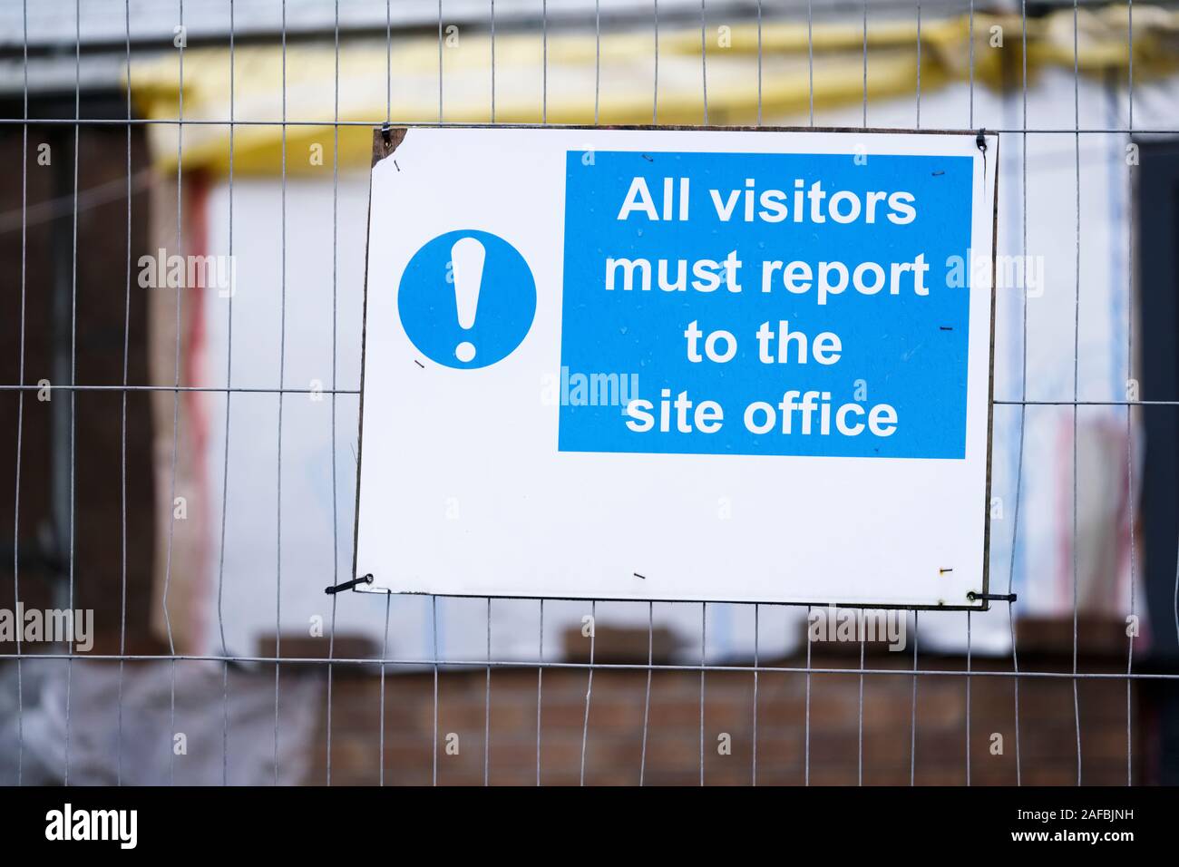 Visitors report to site office sign at construction site Stock Photo ...