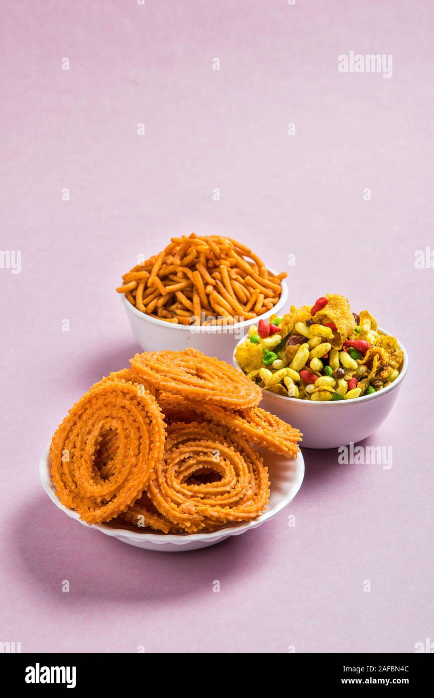 Indian Snack : Chakli, chakali or Murukku and Besan (Gram flour) Sev ...