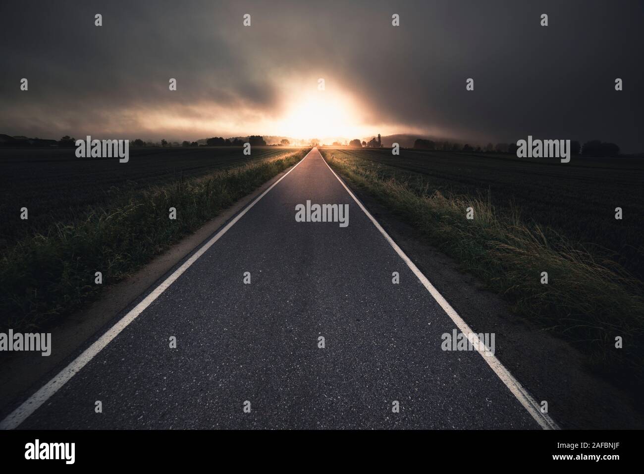Person in the middle of nowhere hi-res stock photography and images - Alamy