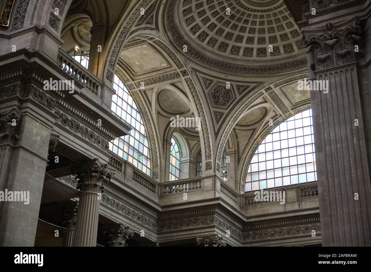 Paris walkways hi-res stock photography and images - Alamy