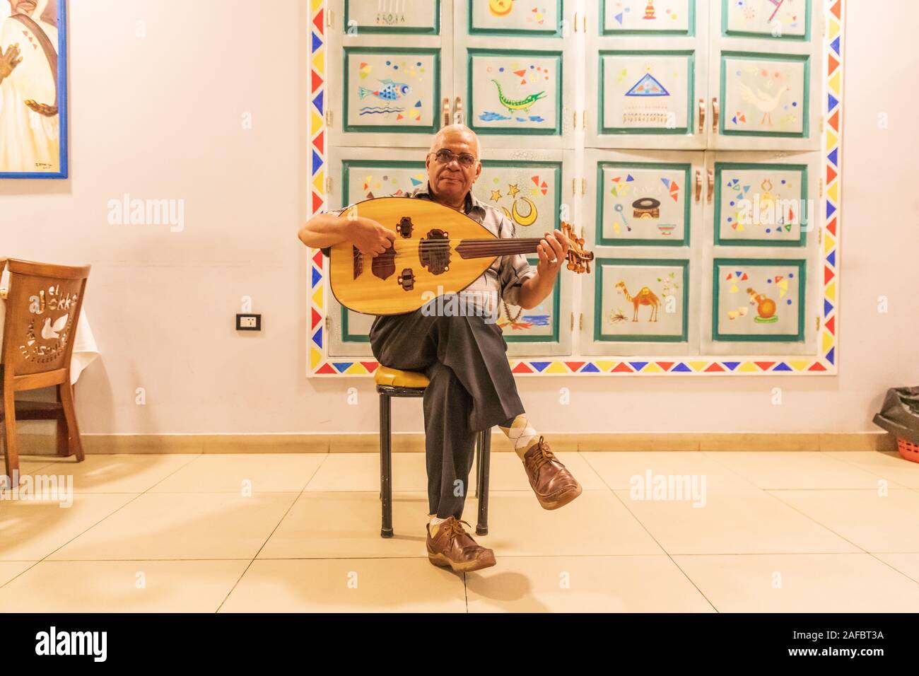 Africa lute hi-res stock photography and images - Alamy