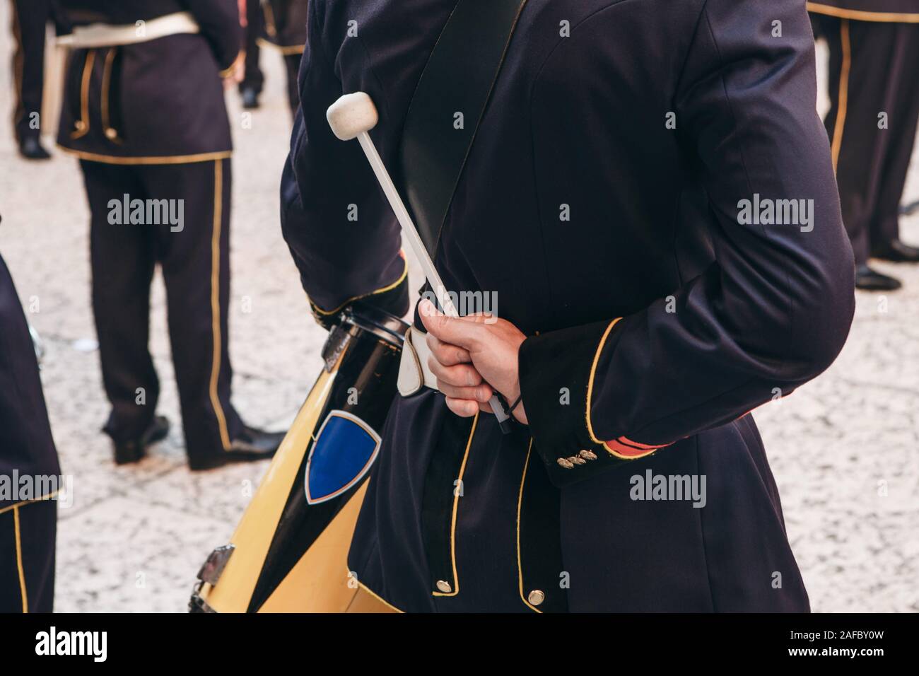 Musician get ready to play hi-res stock photography and images - Alamy