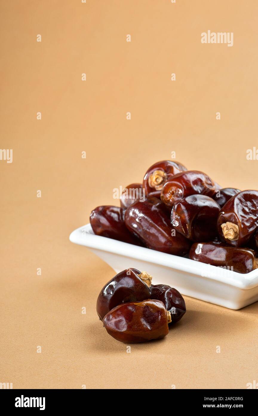 Dates in plate. Dried dates fruits Stock Photo - Alamy