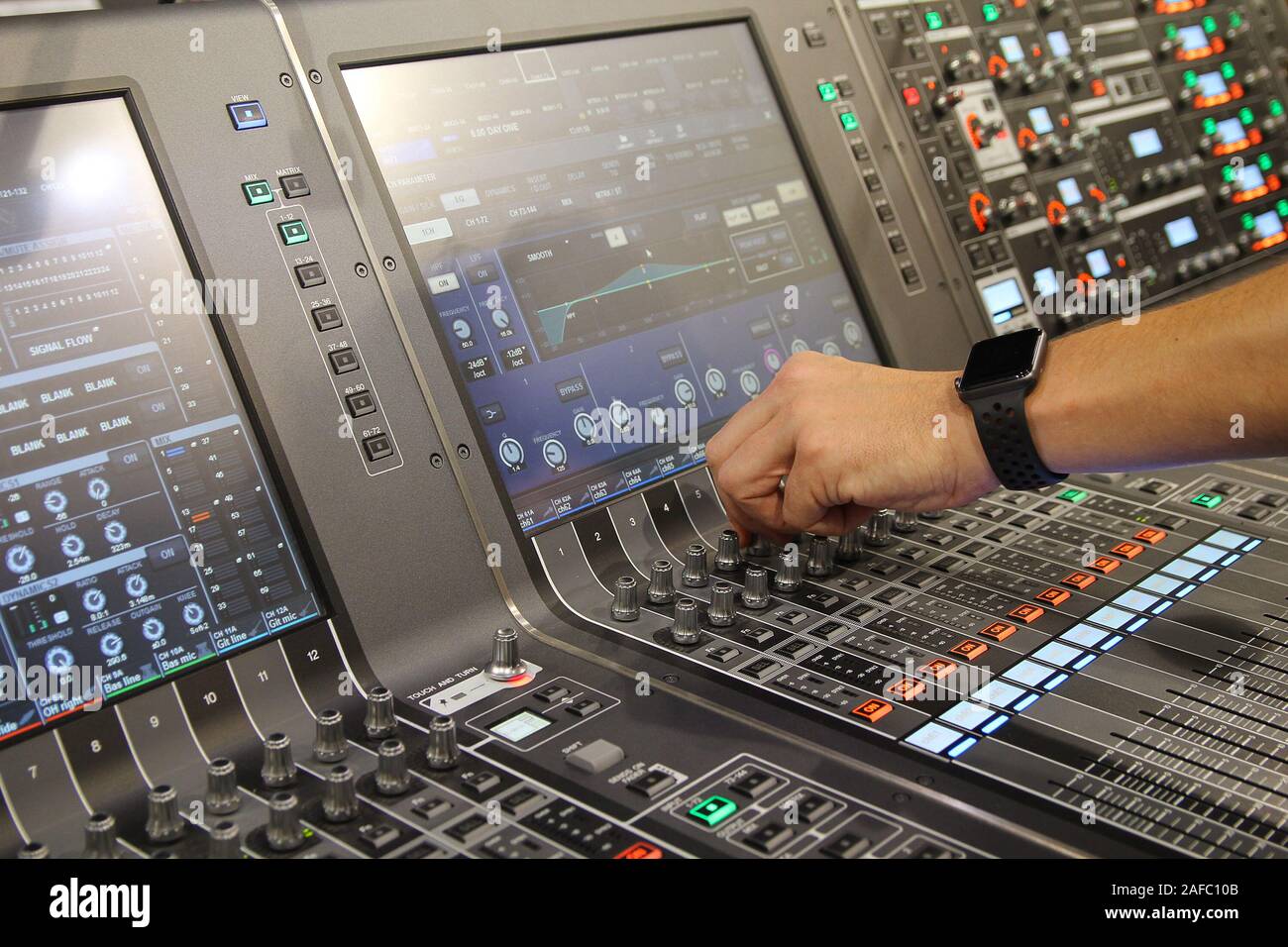 Manual adjustment sovremennyogo audio mixer. Musical equipment Stock ...