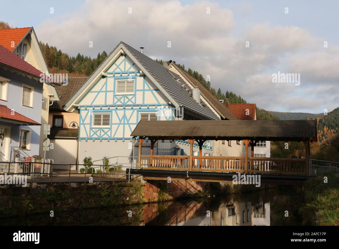 Kleiner Fluss im Zentrum von Oppenau im Schwarzwald Stock Photo - Alamy