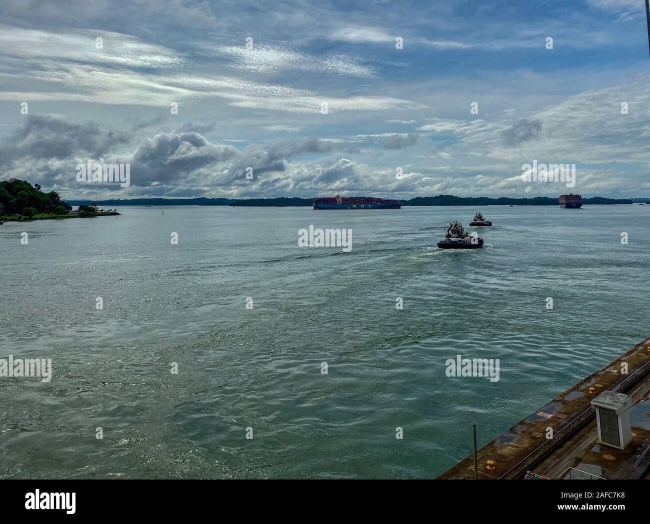 Cargo ships gatun lock panama canal hi-res stock photography and images ...