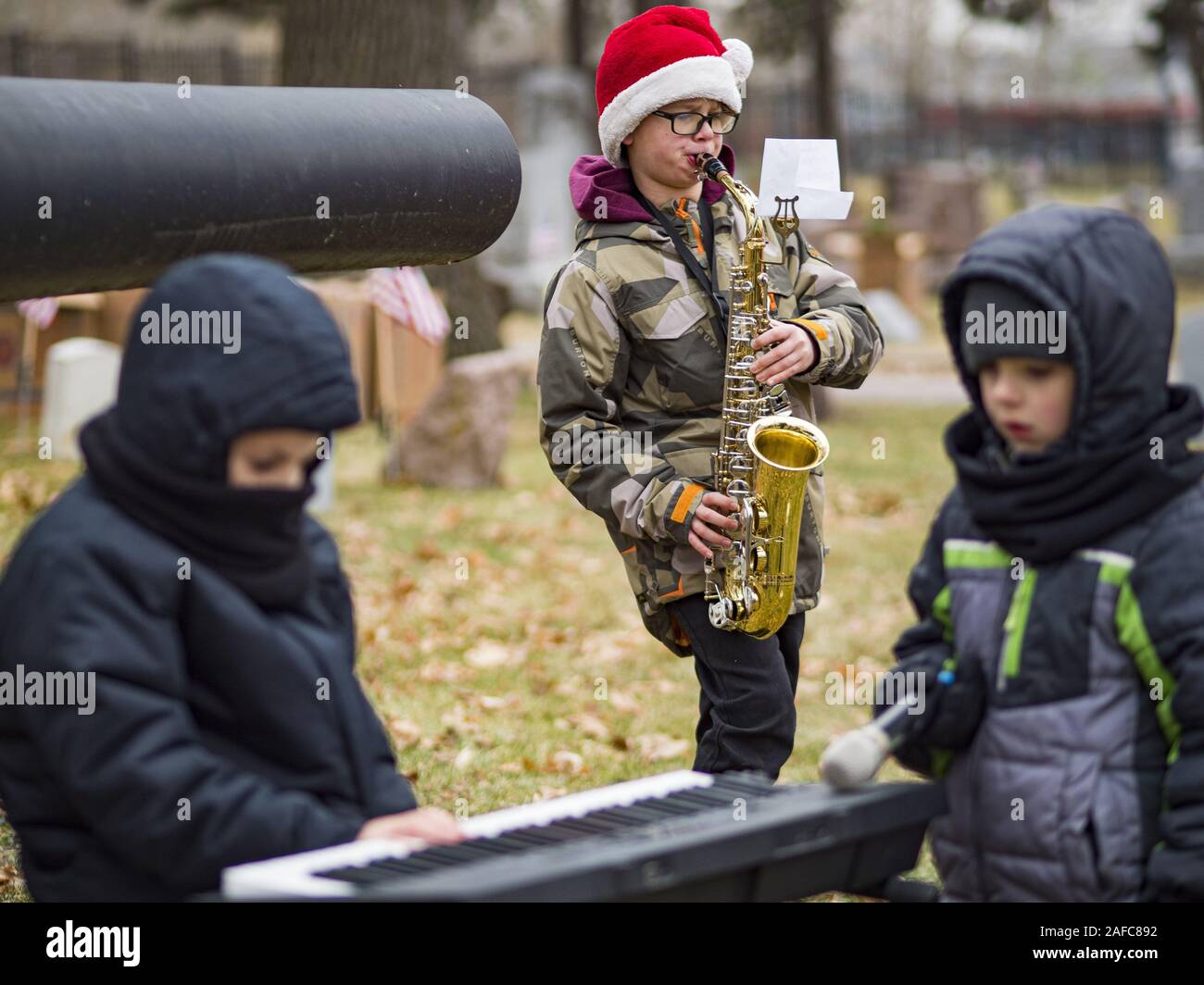 Des Moines, Iowa, USA. 14th Dec, 2019. HENRY WRIGHT, 11, plays the Star ...