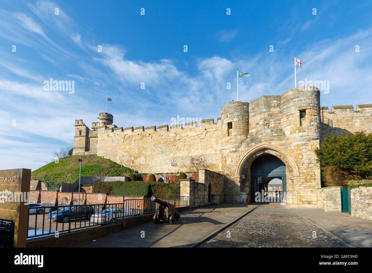 Entrance to lincoln castle hi-res stock photography and images - Alamy