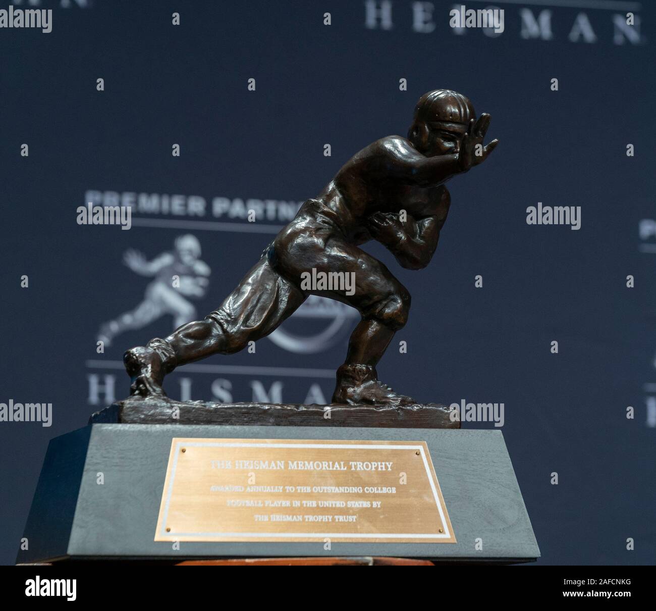 Heisman memorial trophy hi-res stock photography and images - Alamy