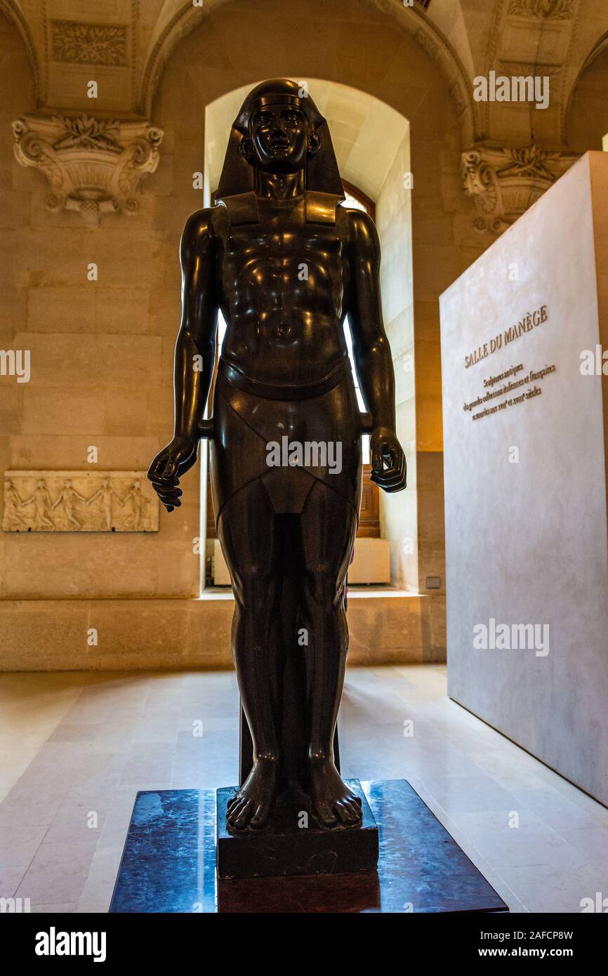 Panoramic view of the rooms and Interior of the Louvre Museum in Paris ...