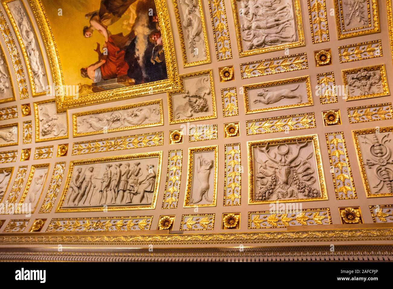 Panoramic view of the rooms and Interior of the Louvre Museum in Paris ...