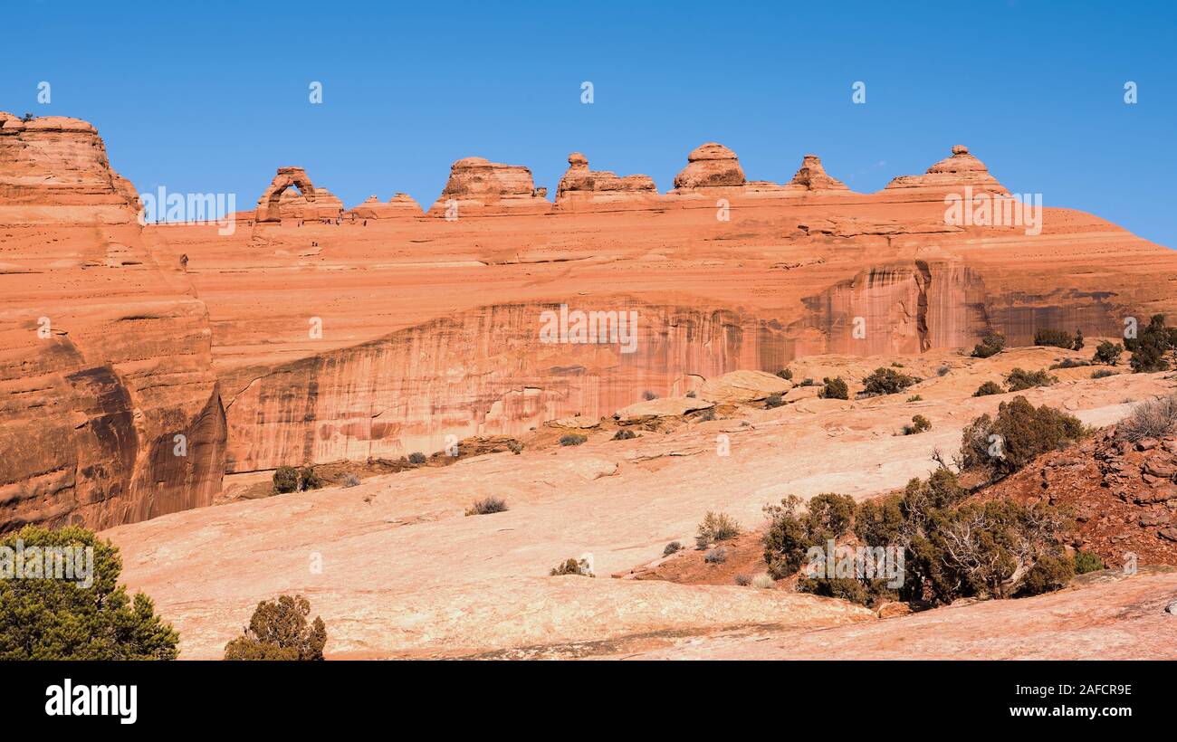 Delicate Arch as seen from the upper Delicate Arch Viewpoint in Arches ...