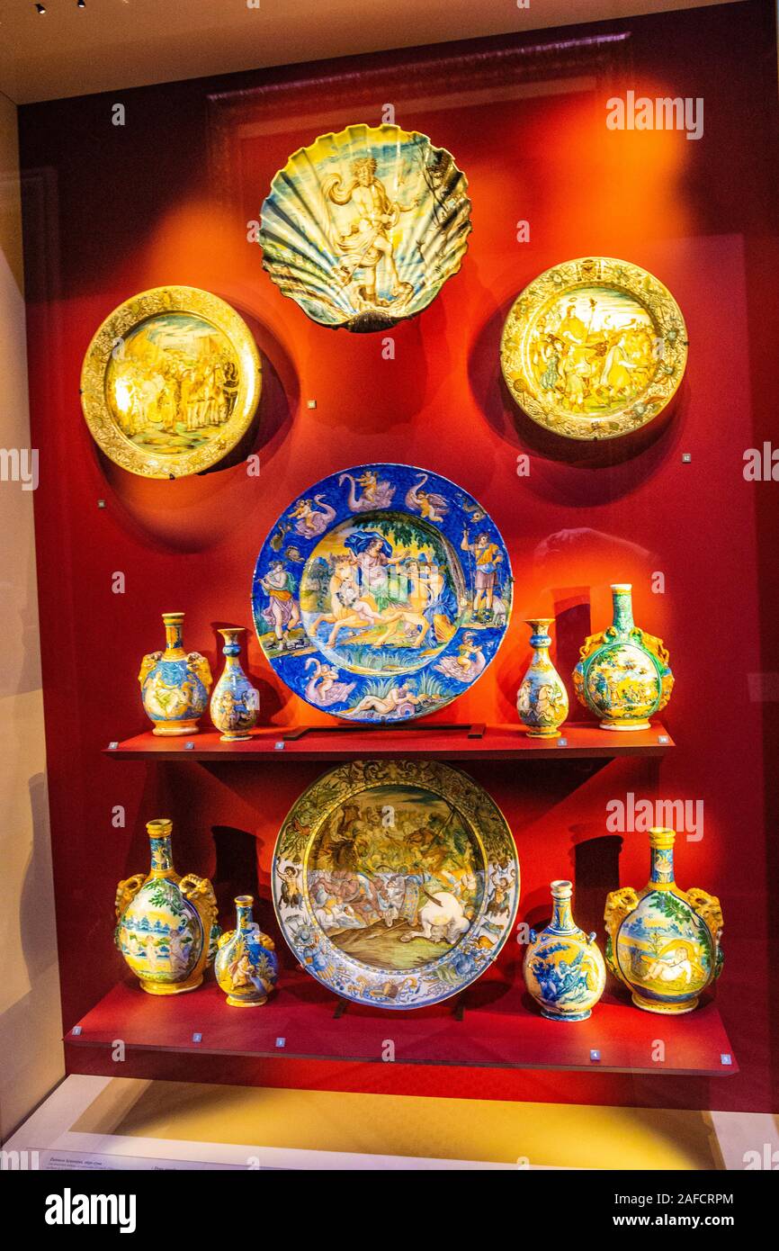 Panoramic view of the rooms and Interior of the Louvre Museum in Paris ...