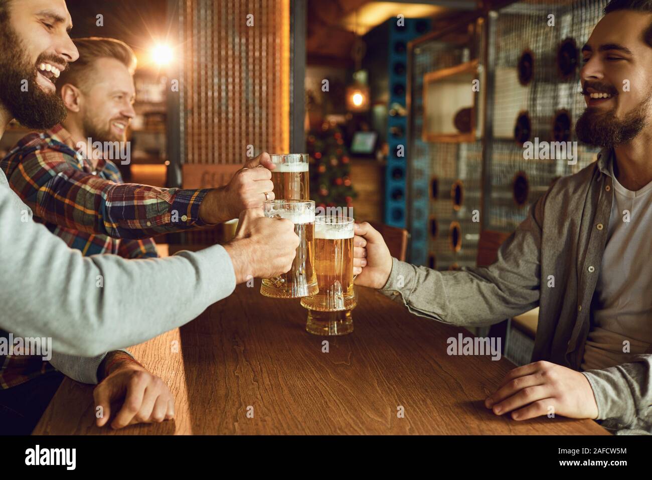 Male friends talking and drinking beer hi-res stock photography and ...