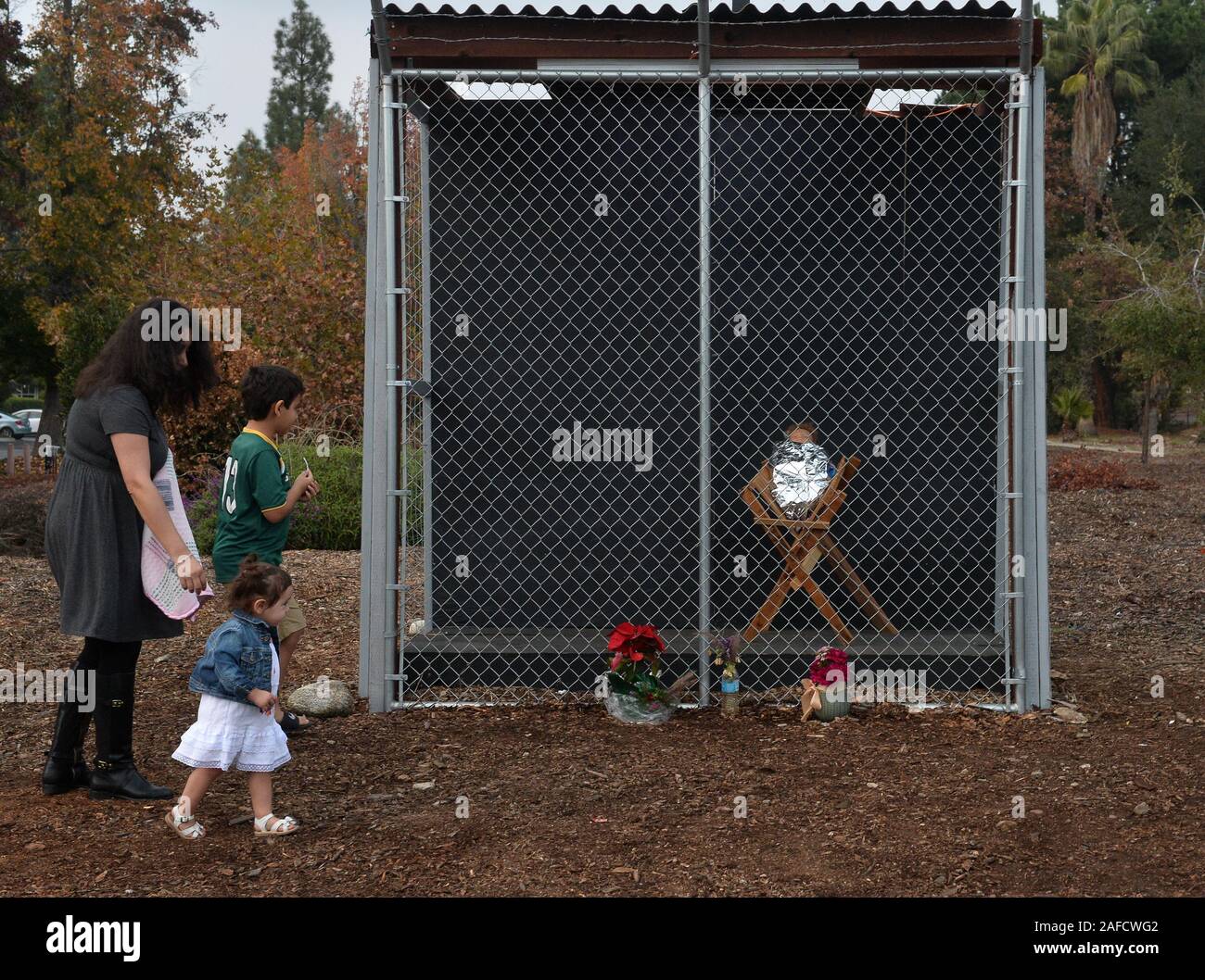 Refugees in cages hi-res stock photography and images - Alamy
