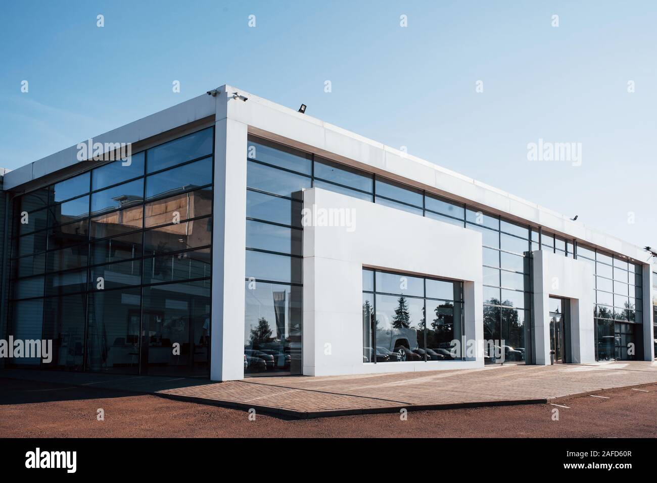 Car background modern building hi-res stock photography and images - Alamy