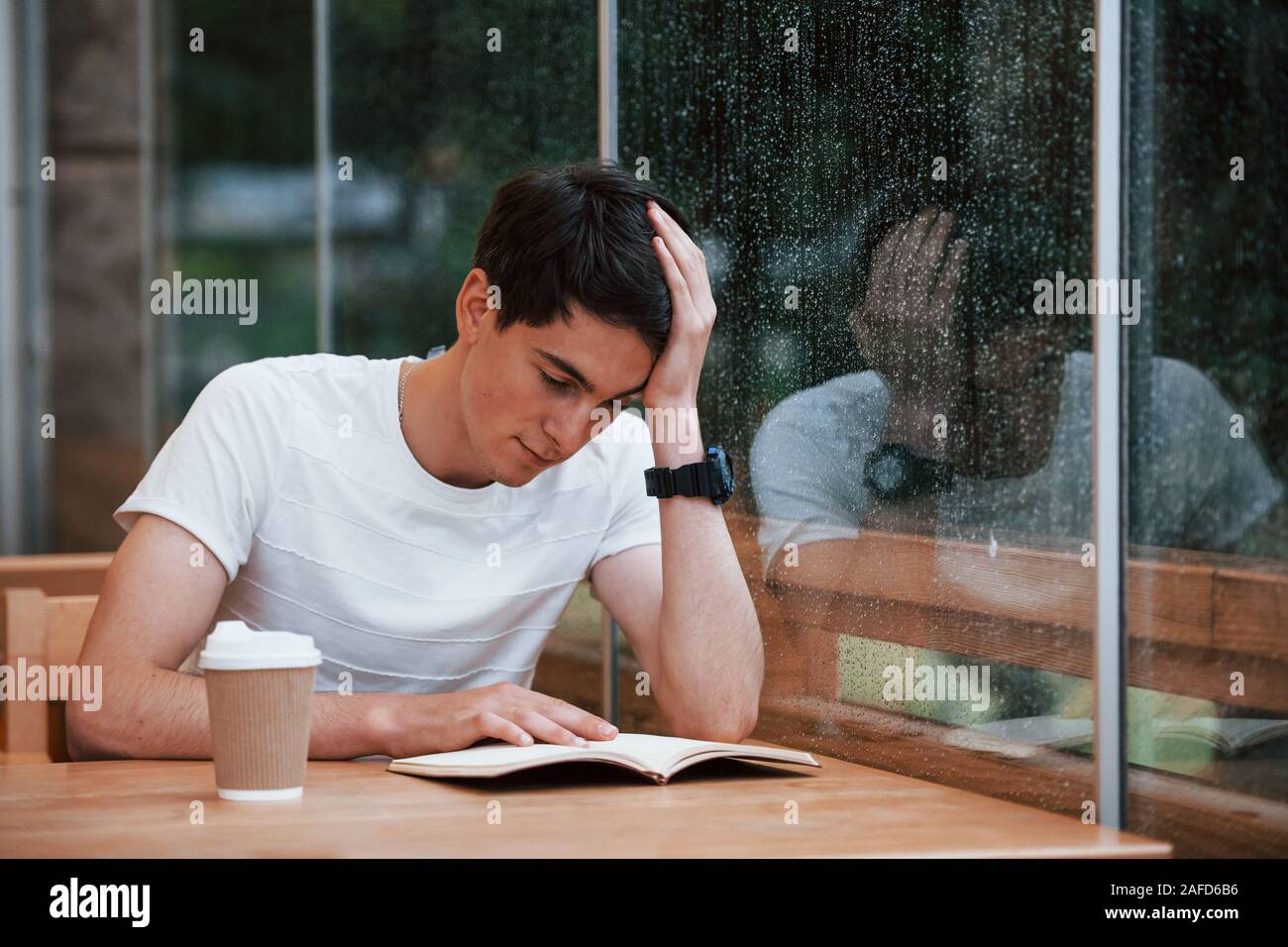 Student one person hi-res stock photography and images - Alamy