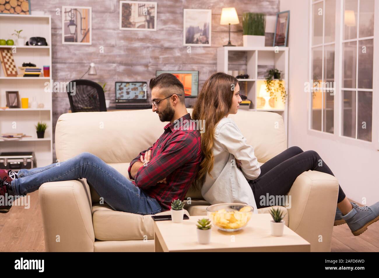 Man ignoring woman talking hi-res stock photography and images - Alamy