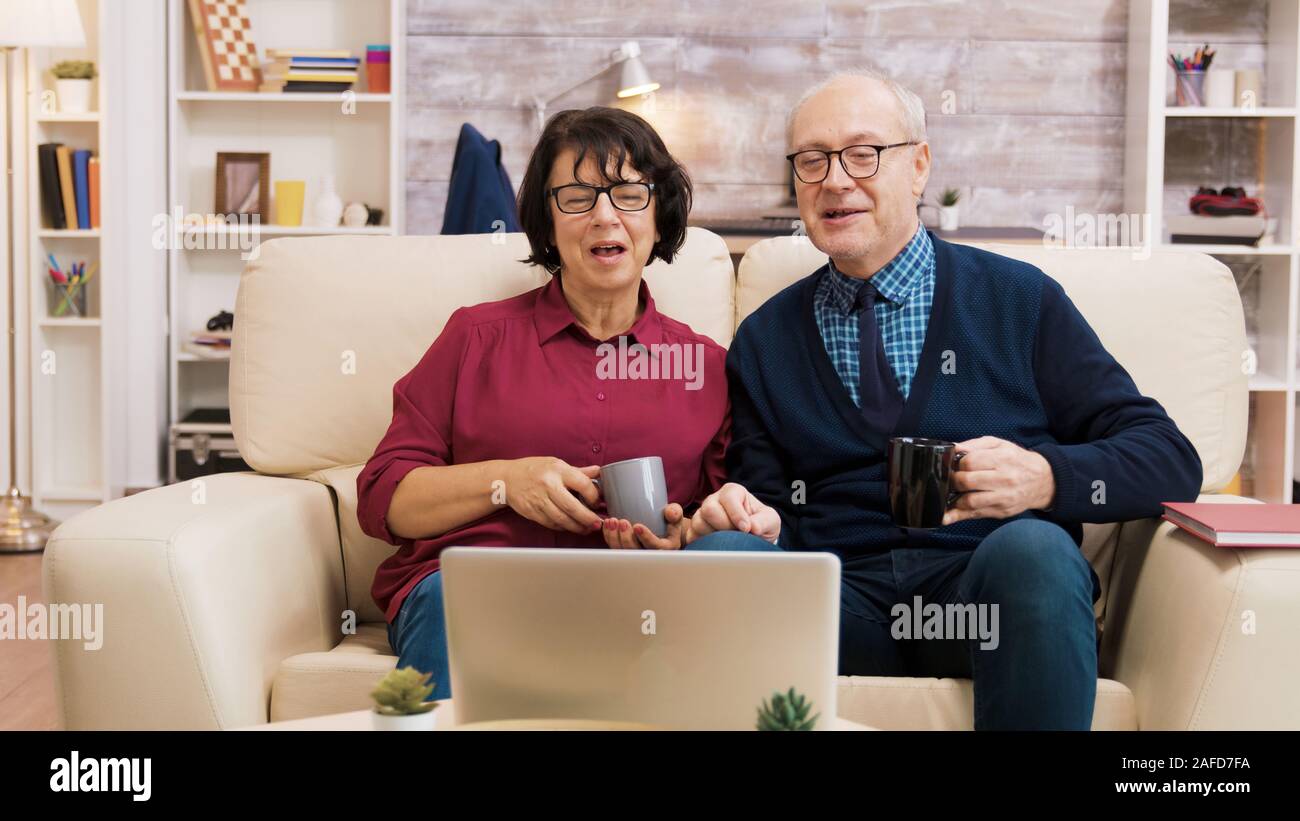 Old people using modern technology hi-res stock photography and images ...