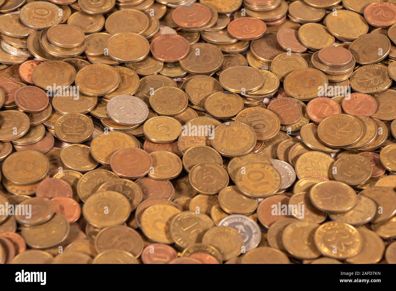 Silver copper coins hi-res stock photography and images - Alamy